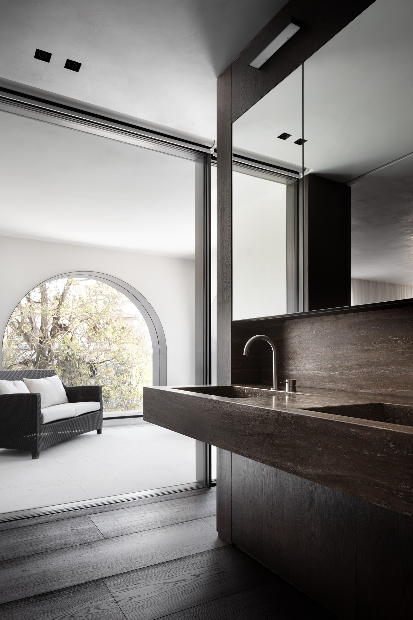 Alessandro Isola Studio's creates space without borders - Bathroom Review